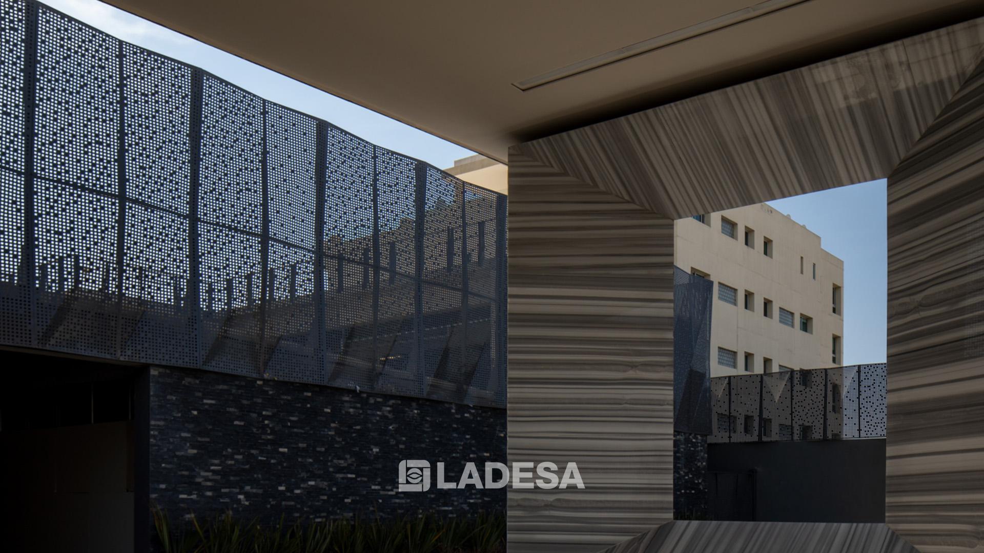 Lámina Perforada con Patrones Aleatorios - LADESA News